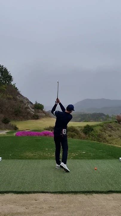 출근길 Ob한방 드시고 가실께요빅토르호블란동생 클럽디 속리산 핸디캡 1번홀 4번아이언 티샷 드라이버티샷은 위험하고 아이언티샷은 살까요롱아이언아이언비거리드라이버