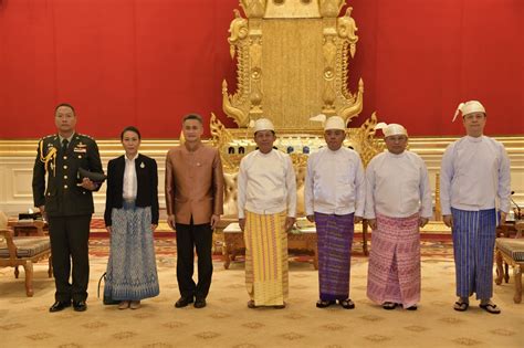နိုင်ငံ‌တော်စီမံအုပ်ချုပ်ရေးကောင်စီဥက္ကဋ္ဌ နိုင်ငံတော်ဝန်ကြီးချုပ် ဗိုလ