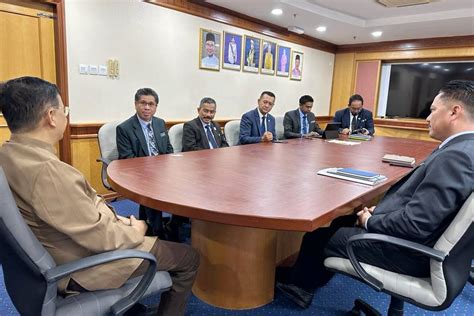 Kunjungan Hormat Ybrs Raisin Bin Saidin Adk Pengarah Jabatan Pendidikan Sabah Kepada Menteri