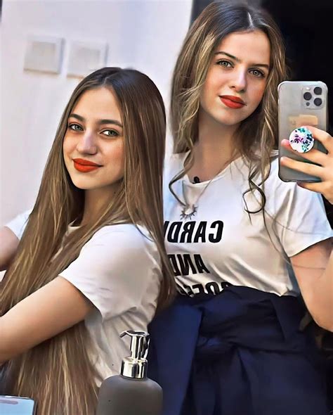 صوره لانا و لين Disney Inspired Fashion Best Poses For Men Beautiful Female Bodies