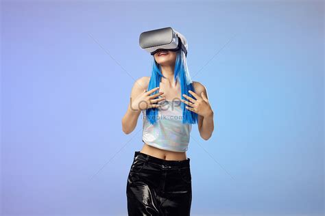 기술 미래 여성은 Vr 안경을 사용합니다 사진 무료 다운로드 Lovepik