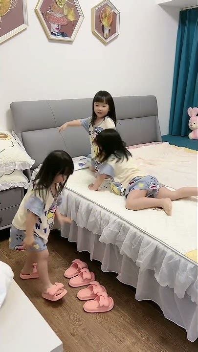 The Scene Of The Older Sister Taking Care Of The Younger Sister Is So Heartwarming~ Youtube