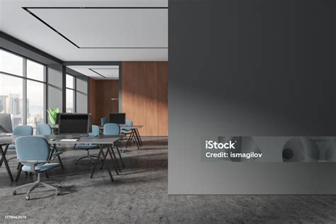 Pc 모니터와 창문이 있는 현대적인 사무실 코워킹 인테리어 모형 벽 사무실에 대한 스톡 사진 및 기타 이미지 사무실 모던 양식 실내 Istock