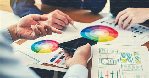 팀워크 프로세스 그래픽 디자이너 크리에이티브 계획은 웹 사이트 Ux Ui 앱 개발에 함께 작업합니다 사진 Unsplash