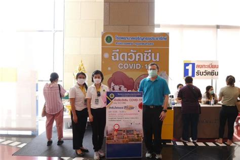 ผู้อำนวยการโรงพยาบาลเจริญกรุงประชารักษ์ ตรวจเยี่ยมจุดฉีดวัคซีนโควิด 19 เทอร์มินอล21 พระราม3