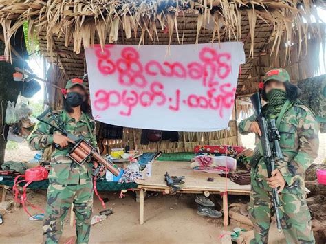 မိတ္ထီလာခရိုင်အမှတ် ၂ တပ်ရင်းက ဒေါ်အောင်ဆန်းစုကြည် မွေးနေ့အဖြစ် ပန်းသပိတ် ပြုလုပ် Khit Thit Media