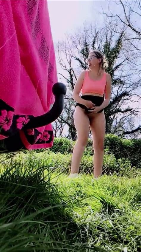 Camgirl Pissing Outdoor Video 3