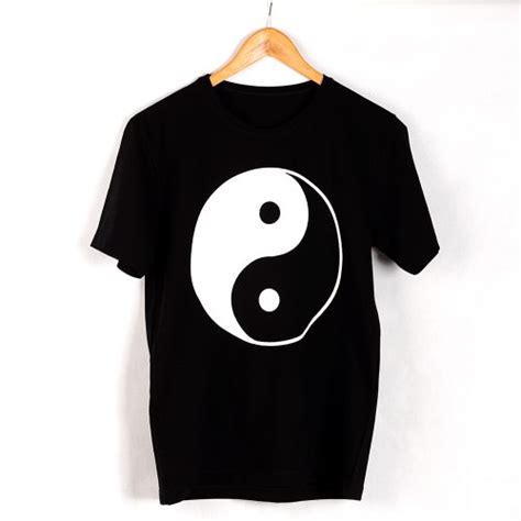 تیشرت یین و یانگ آما چاپ خدمات چاپ طرح دلخواه روی پوشاک و هدایای تبلیغاتی