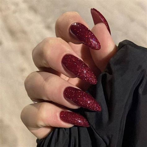 10 مدل لاک شاین دیسکویی که باعث می‌شود همه به دستان شما خیره شوند چی