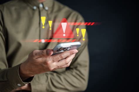 알림 오류 및 유지 관리 개념에 대한 시스템 경고 주의 표시 컴퓨터 네트워크에 대한 사이버 공격 사이버 보안 취약성 데이터 침해