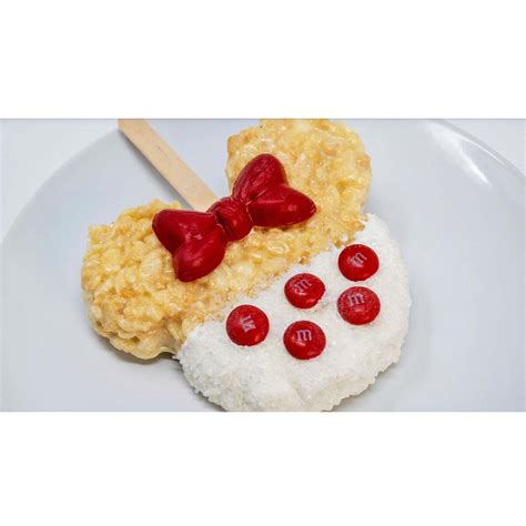 Disney Goofy Candy Co Rice Crispy Treat White Christmas