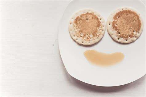 무료 이미지 카푸치노 요리 식품 생기게 하다 플레이트 음주 아침 식사 디저트 커피 컵 그림 이모티콘 웃는