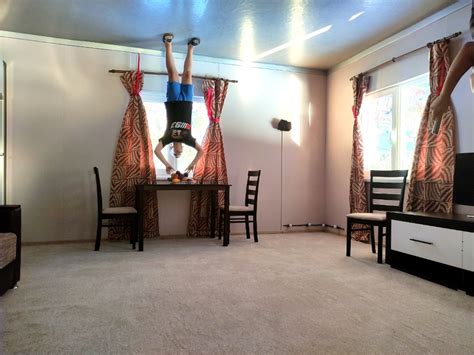 Создать мем музей дом вверх дном в санкт петербурге дом вверх музей