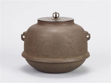 九州国立博物館 収蔵品ギャラリー 末の松山図真形釜