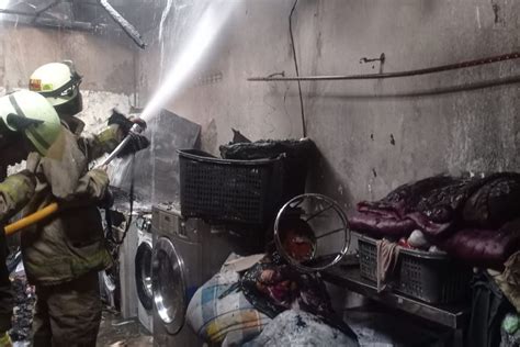Kios Laundry Di Jatinegara Terbakar Diduga Akibat Mesin Pengering Korslet