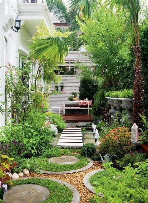 Tips And Tricks 12 วิธีจัดสวนในพื้นที่แคบ บ้านและสวน Small Garden Landscape Backyard