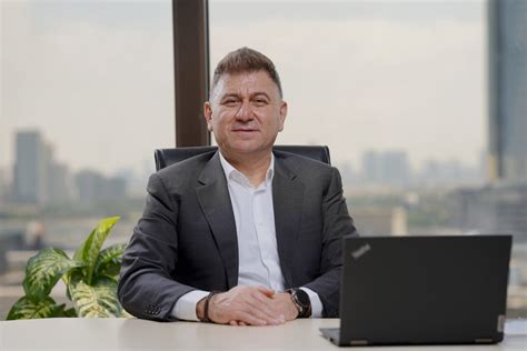 간부 경력 관리자 기술 기업 기업가 노트북 도시 풍경 도시의 동기 부여가있는 리더 비즈니스 비즈니스 복장 비즈니스맨 사무실 사업 전략 산업의