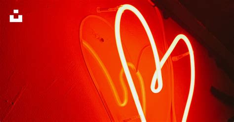 흰색과 빨간색 하트 모양의 종이 사진 Unsplash의 무료 빨강 이미지