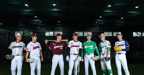 키움 2025시즌 유니폼 7종 공개…히어로즈 그린·히어로즈 화이트 추가