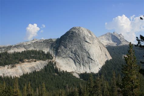 무료 이미지 경치 나무 록 황야 보행 눈 구름 하늘 모험 전망 골짜기 요세미티 자연스러운 등반 국립 공원 산등성이 정상 회담 지질학