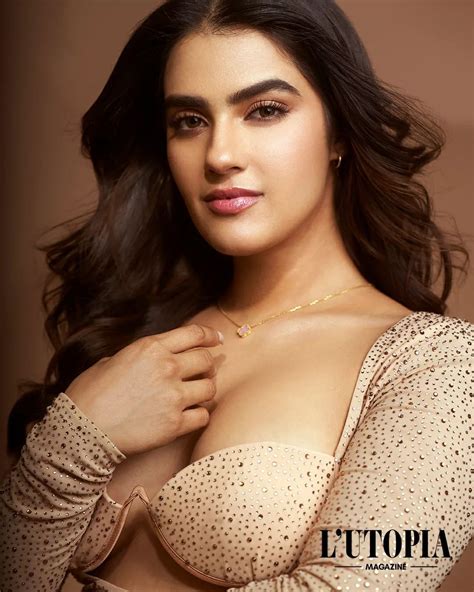 Kavya Thapar గ్లామర్ డోస్ పెంచేసిన కావ్య తాపర్‌ Namasthe Telangana