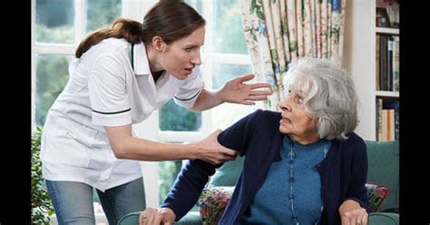 Срамота Болногледачка ругае и блъска жена с деменция близките я дават на съд За Жената