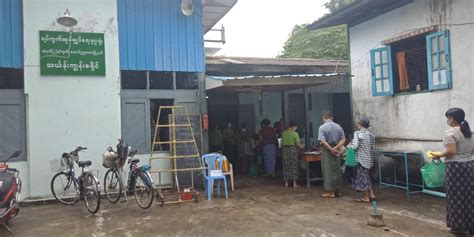 တောင်ဥက္ကလာပမြို့နယ်၊ အမှတ် ၉ ရပ်ကွက်တွင် ဆီနှင့်ကြက်ဥများအား သက