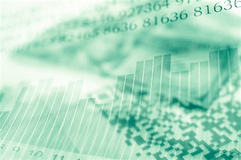 이중 노출 주식 시장 디스플레이 또는 Forex 무역 달러 지폐에 그래프와 촛대 차트 Qr코드에 대한 스톡 사진 및 기타 이미지