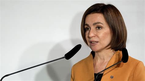 Санду заявила что Молдавия продолжит наращивать оборонный потенциал РИА Новости 14 12 2023