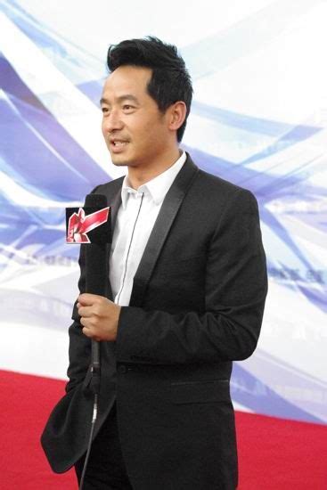 郭晓冬助阵电影频道百合奖 造型时尚显绅士风度手机新浪网