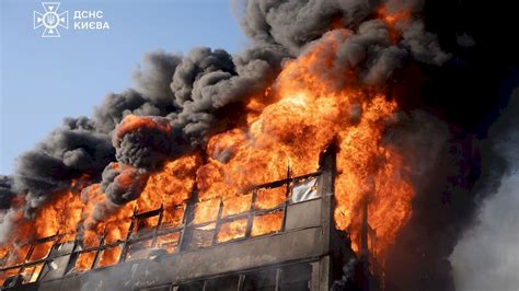 Руйнування у кількох районах та постраждалі наслідки атаки на Київ 10 липня Читайте на Ukr Net