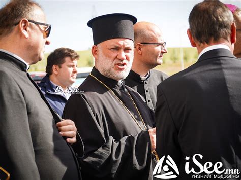 ФОТО Ромын пап Франциск Хөшигийн хөндий нисэх онгоцны буудалд бууж Улаанбаатар хот руу