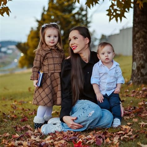 Elis Marina Hennig Elis Hennig Threads Say More