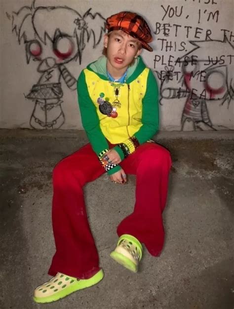 男生也能駕馭「y2k」潮流！備妥這 5 樣千禧單品，馬上帶出 90s 復古 Vibe！ Dappei 搭配 流行穿搭媒體