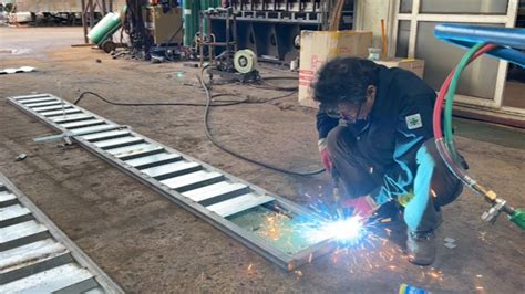 프리마 적재함 컨테이너 문짝 만들어서 기존 썩은 문짝 교환 하기 Youtube