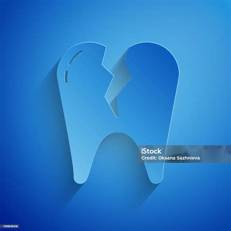 파란색 배경에 분리 된 깨진 치아 아이콘을 잘라 종이 를 잘라 치과 문제 아이콘입니다 치과 치료 기호입니다 종이 아트 스타일입니다 벡터 일러스트레이션 개념에 대한 스톡 벡터