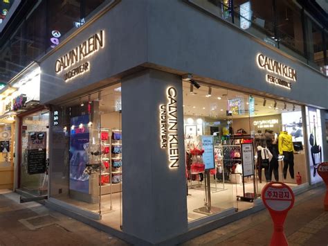 55인치 비디오월 캘빈클라인 대구동성로 설치사례 Mdskorea