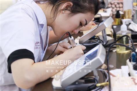 成都化妆学校奢妃课堂花絮 学做合一 充实生活 课堂花絮 奢妃化妆学校