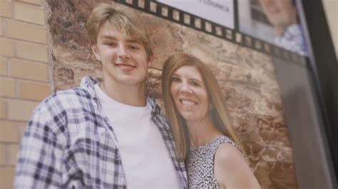 Тисячі відео та мільйони доларів Жінка займалась сексом із ченцями щоб їх шантажувати Bbc