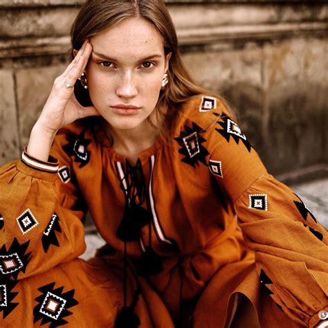 А позичте будь ласка 5 гривень У 95 му відео я підходив до людей із простим проханням «Чи