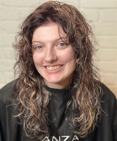 21 Trendiest Wolf Cuts For Curly Hair In 2024 Hairstylecamp