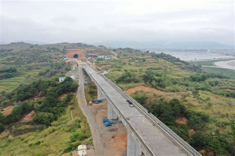 新建福厦铁路两座跨海大桥中间通道全部打通 海尾