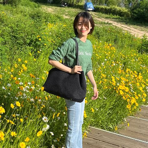 더쿠 눈이 너무 커서 쌍커풀 없는 게 안 믿기는 무쌍 큰 눈 여자 아이돌