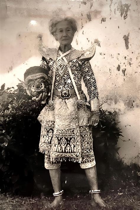 มูลพลัม คุณครูมัลลี คงประภัศร์ ภาพเก่าชาวนาฏศิลป์