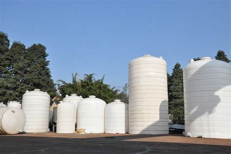 化工储罐 钢塑储罐 防腐储罐 聚乙烯储罐 仁信源储罐 成都仁信源科技有限公司官网
