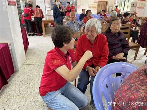 弘扬志愿精神 扶老救孤志愿者与老人欢度五一劳动节 知乎
