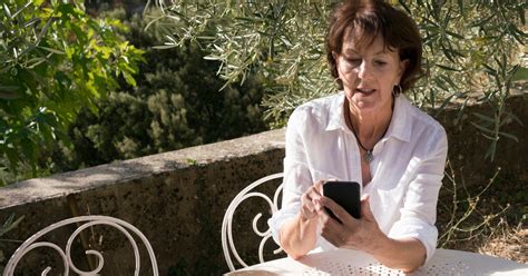 7 Boomer Texting Habits That Immediately Give Away Their Age Range