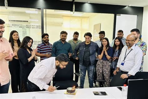 Simublade Simubladians Birthday Birthdaycelebration Officeculture