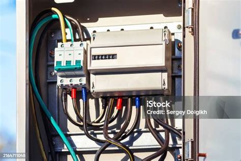 개별 입문용 전기 패널 3상 전기 계량기 및 회로 차단기가 있는 입문용 전기 상자 0명에 대한 스톡 사진 및 기타 이미지 0명 건설 산업 공학 Istock