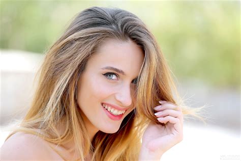 Cara Mell Hd Wallpapers